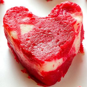 Valentine Red Velvet Cheesecake Pops – Recipe from Yummiest Food Cookbook